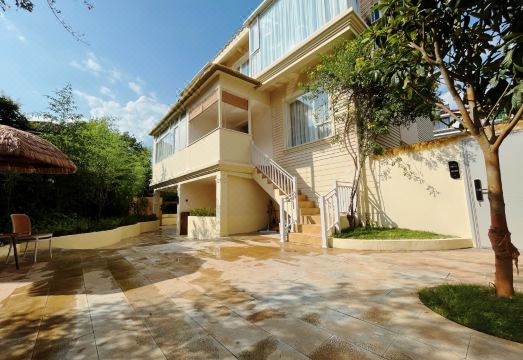Ouqiyuan Homestay (Dianchi Lake Haigeng Dam)(鸥栖屿岸民宿（滇池海埂大坝店）) 후기 및 특가 ...