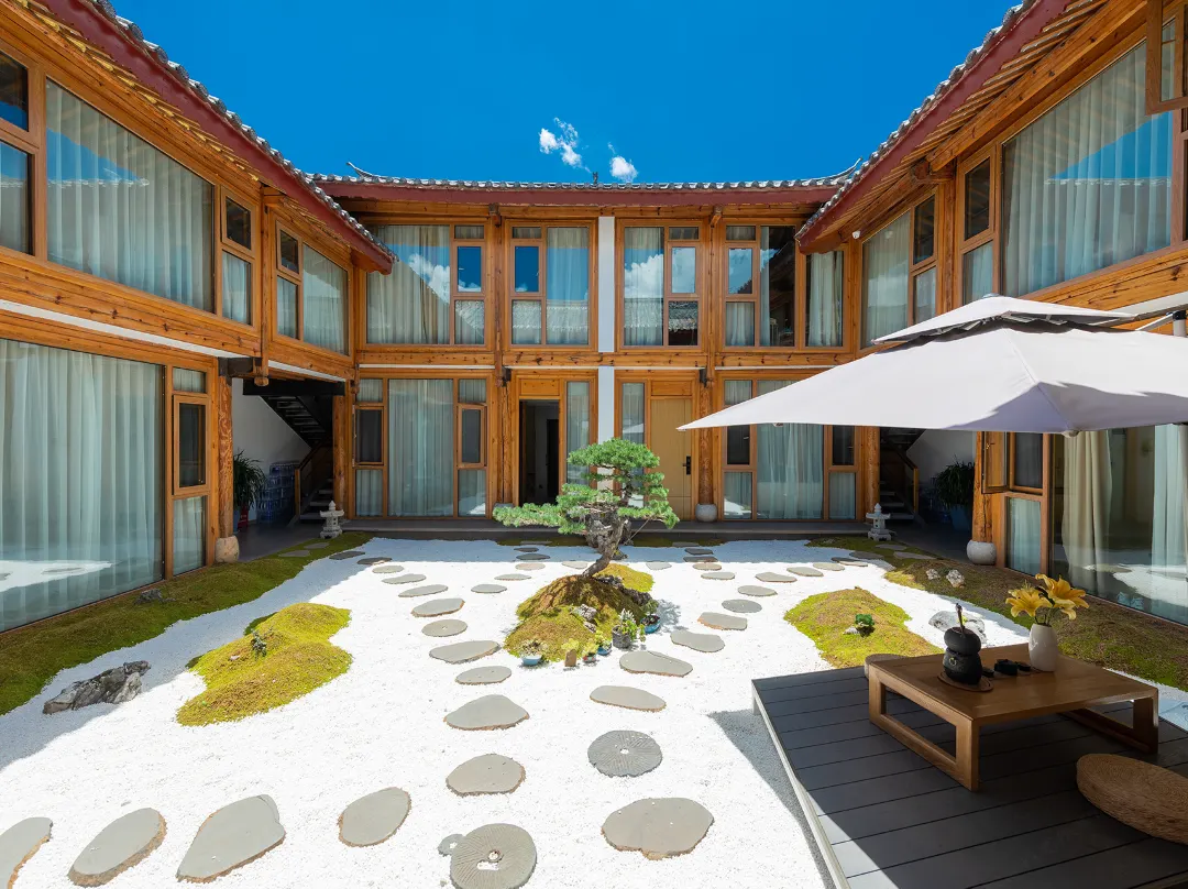 Lijiang Nanting. Wind Courtyard By Stream - Lijiang