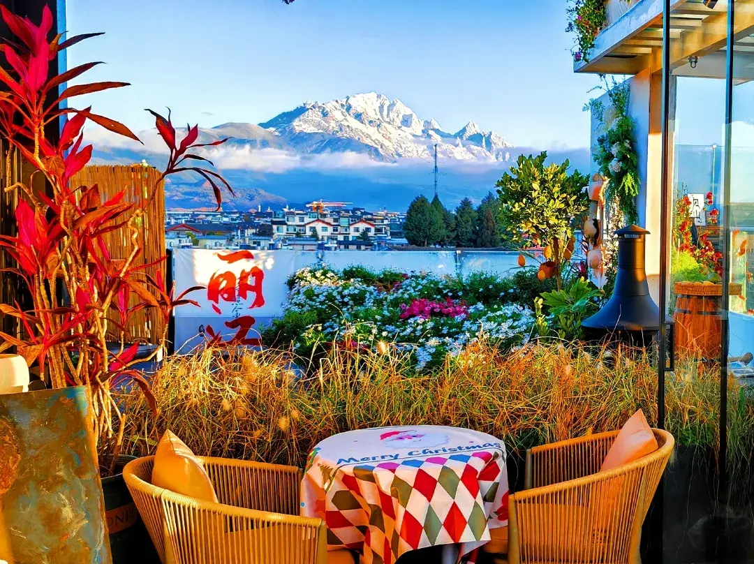 Lijiang The Rooftop Bistro&bar• English Corner Snow Mountain View Hostel - Lijiang