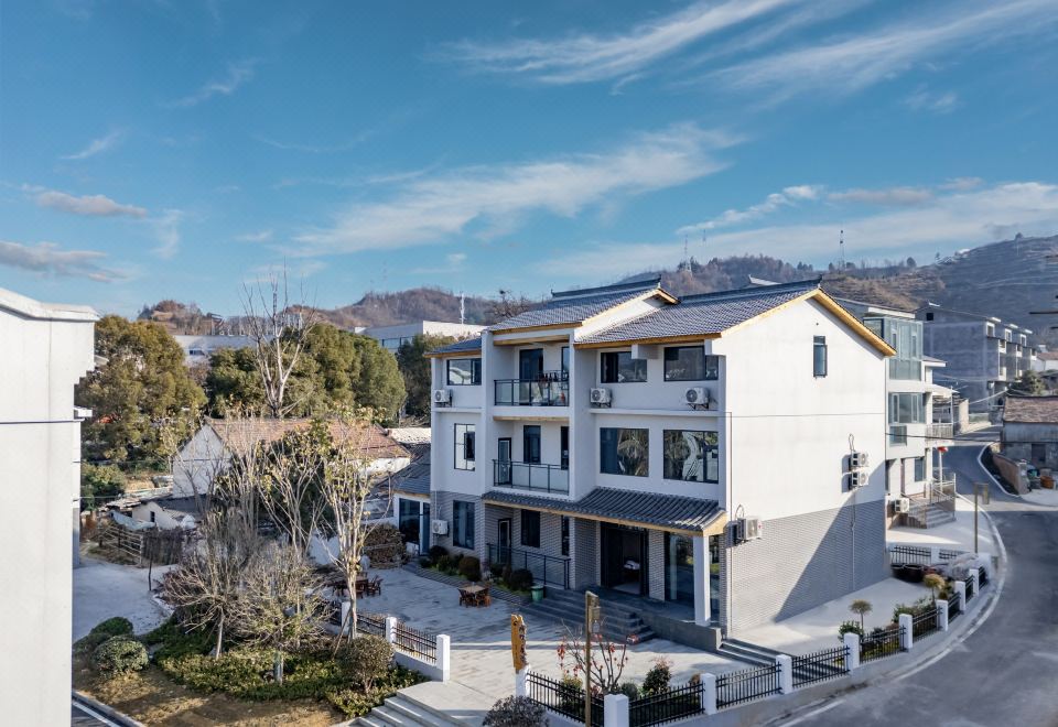 Lakeside courtyard homestay(湖畔庭院民宿（武当武术国际交流中心店）), Danjiangkou - 2025 ...