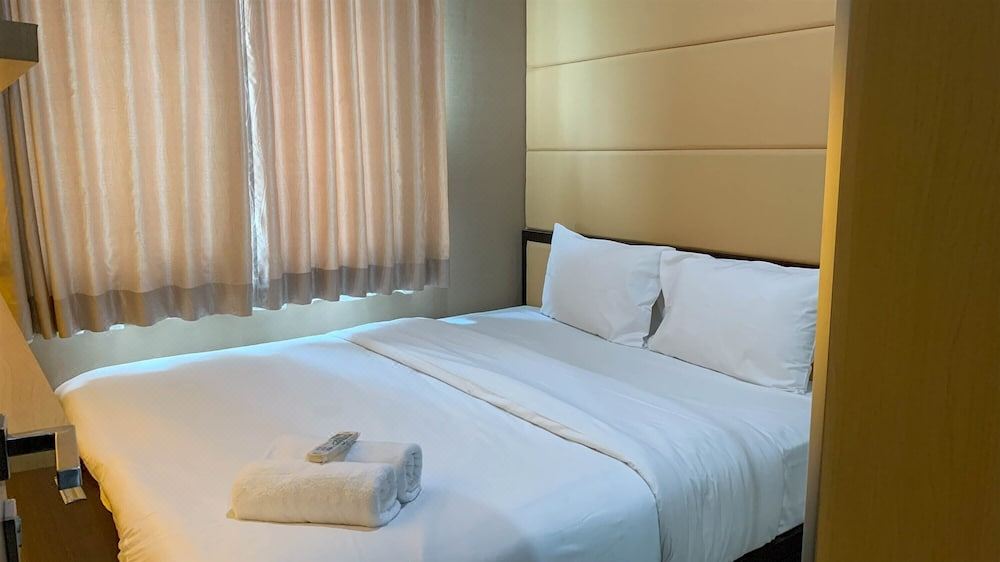 Nice And Comfort 1br At Sky Terrace Apartment - West Jakarta