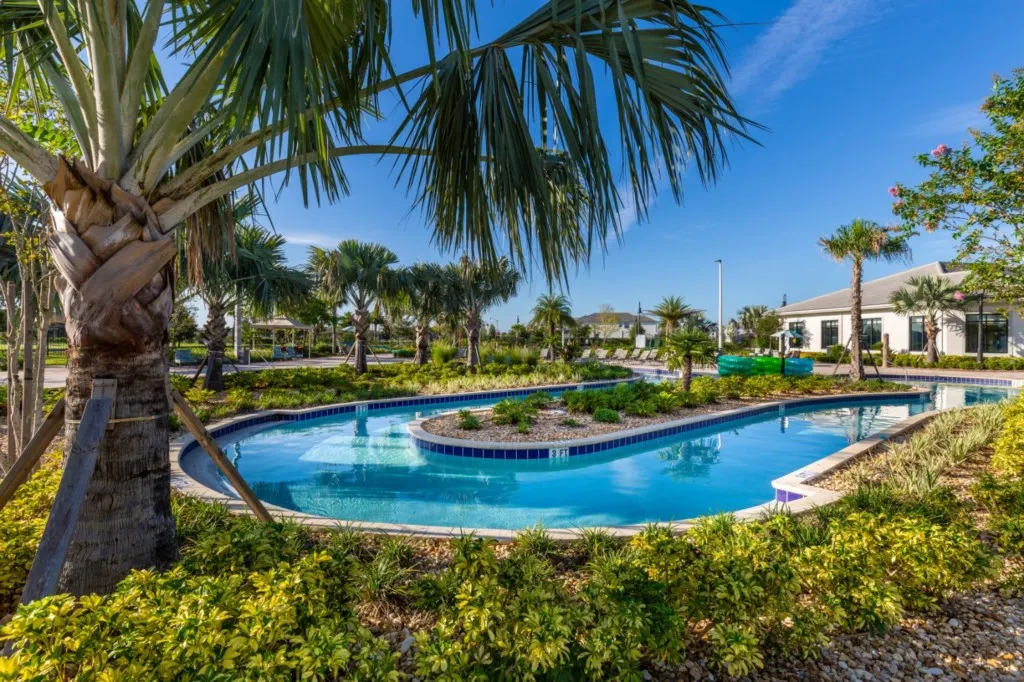 Resort Style Pool And Spa Amenities - Charming Family Getaway - Orlando