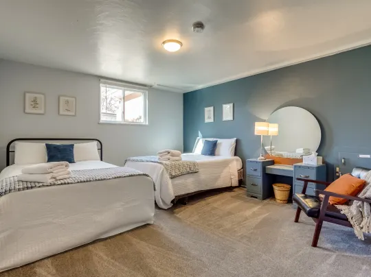 Large Home*sleep 1 7beds*near Mountains - Arvada, CO