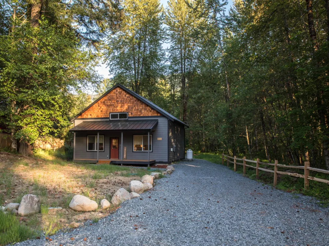 Fire Pit, Wifi, Games, Tranquil Pond - Charming Rustic Retreat - 애쉬포드