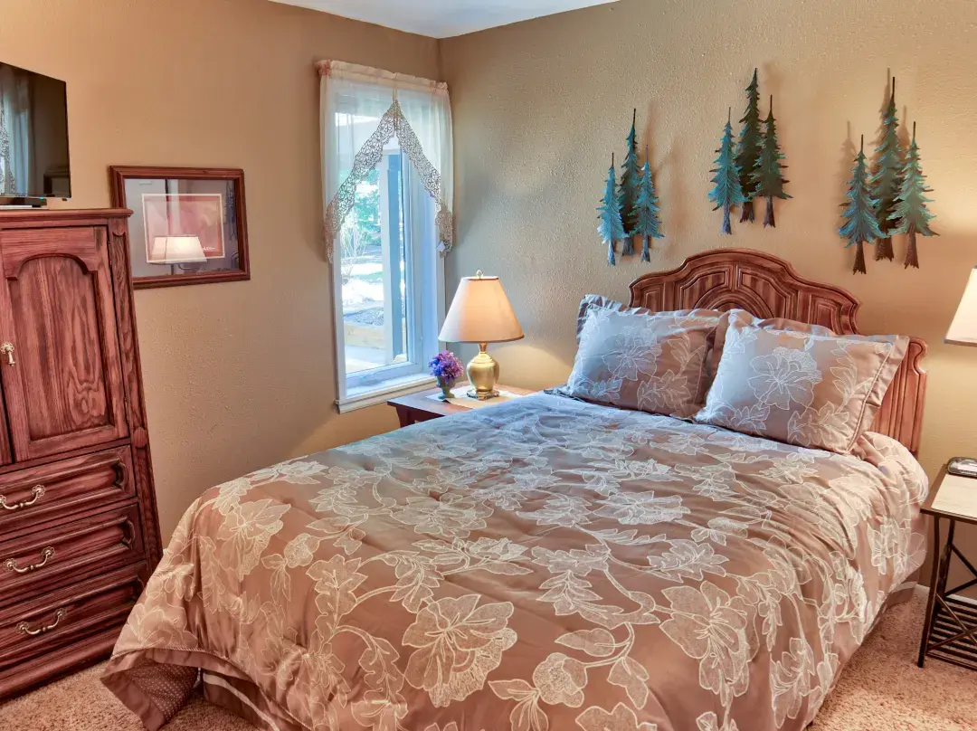 Streamside Backyard And Ski-in Convenience - Charming Ski Retreat - Breckenridge, CO