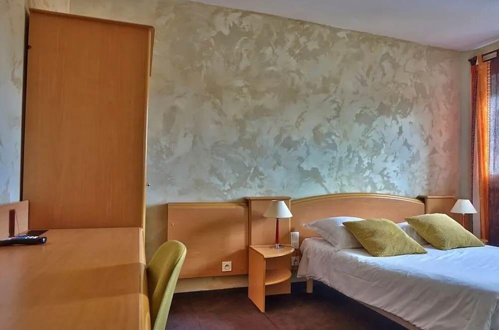 Queen Serenity Hotel - Redon