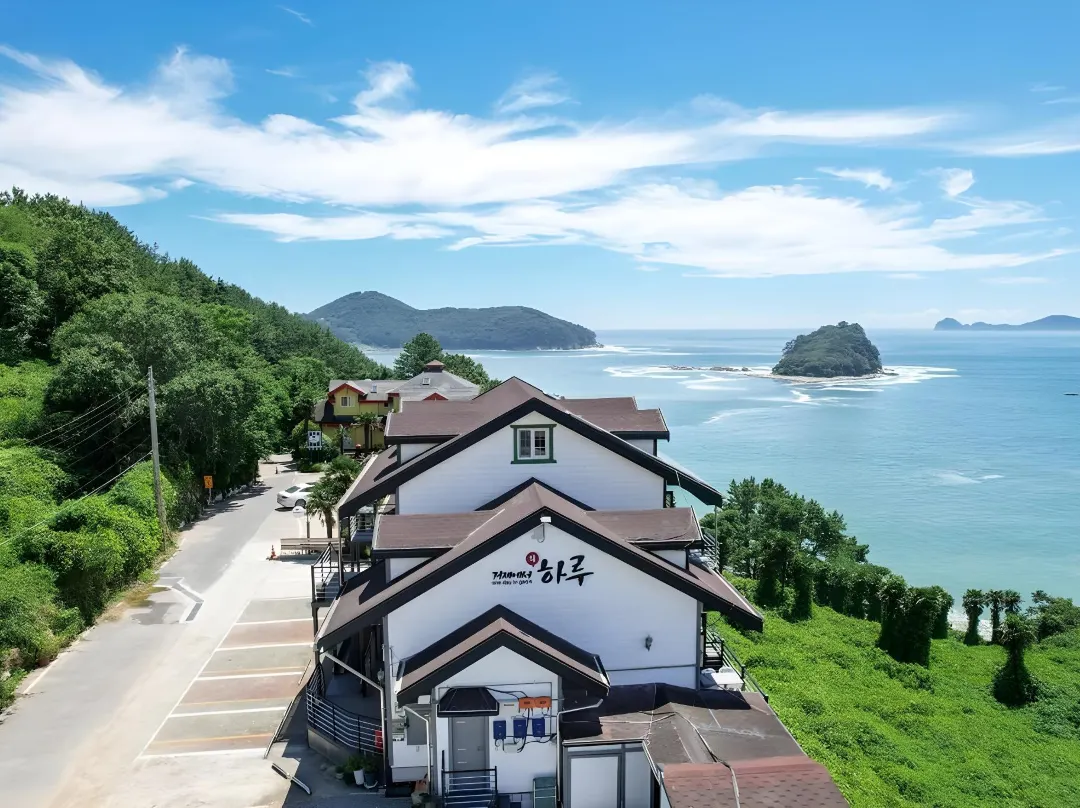 Geojeaeseoui Haru - Tongyeong-si