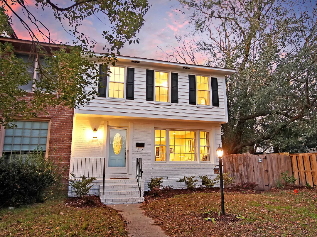 Modern Kitchen And Secluded Patio Escape - Charming Stylish Haven - Mount Pleasant
