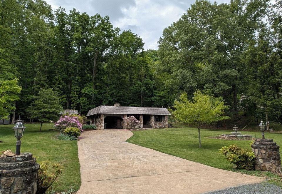 Charming 3-Bedroom Cottage with Lake Access Nearby, Dock, WiFi at Boone ...