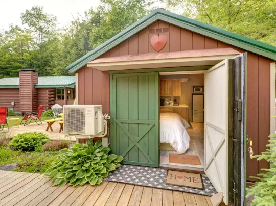 Charming Log Cabin Retreat With Cedar Sauna - Cozy Hideaway Escape - Margaretville, NY