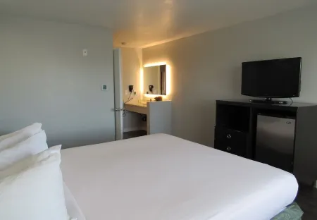 Capri Suites Anaheim Reviews: 104 Verified Reviews Latest 2024 | Trip.com