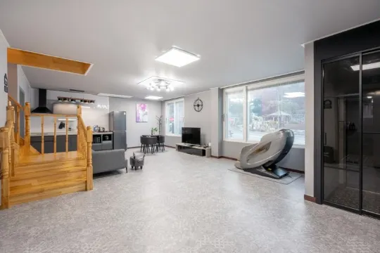 The Scent Of Flowers In Paju - Paju-si