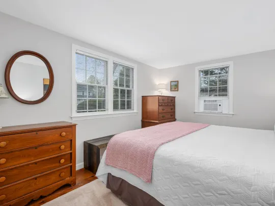 Spacious Yard And Just Steps To Beach - Charming Coastal Haven - Brewster, MA