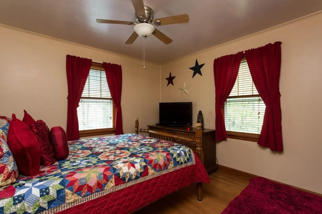 Mountain Views And Cozy Comfort - Charming Retreat Near Chimney Rock - Chimney Rock, NC