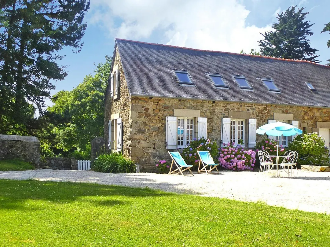 Stone House Near Pink Granite Coast Beaches - Plougrescant