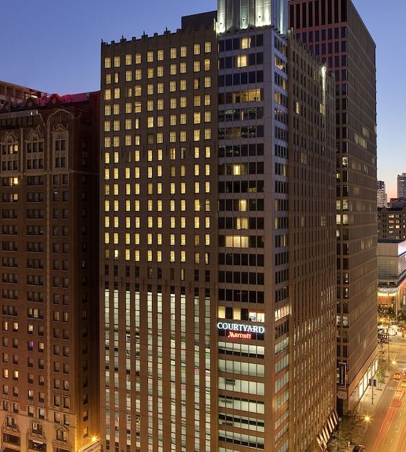 Courtyard Chicago Downtown/Magnificent Mile,Chicago - Updated 2024 ...