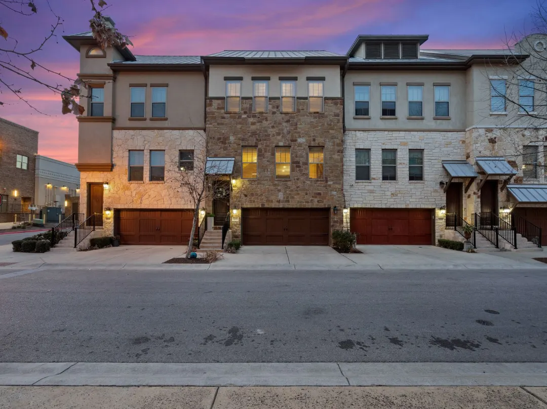 Bend In The River - Gorgeous 3-level Brownstone With Rooftop Views - Georgetown, TX
