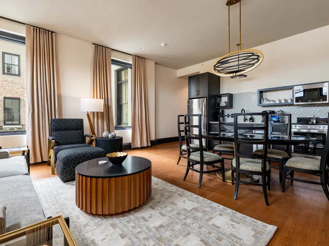 2br Rare Find! Rooftop W/ Skyline Views | The Mayfair - 메타리