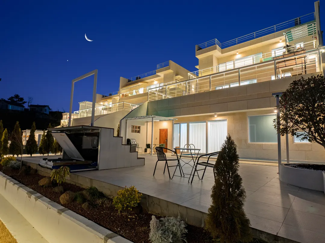 Yeogi Namhae - Sacheon-si