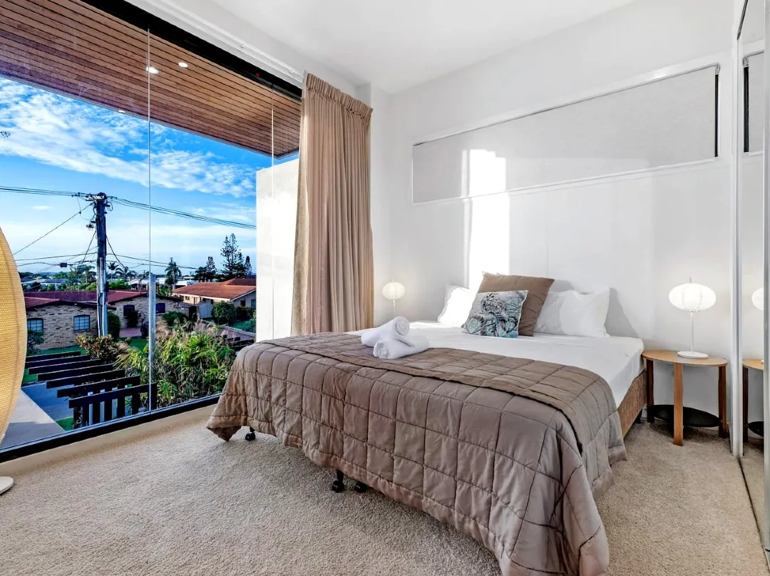 Luxico Wanderlust - Broadbeach