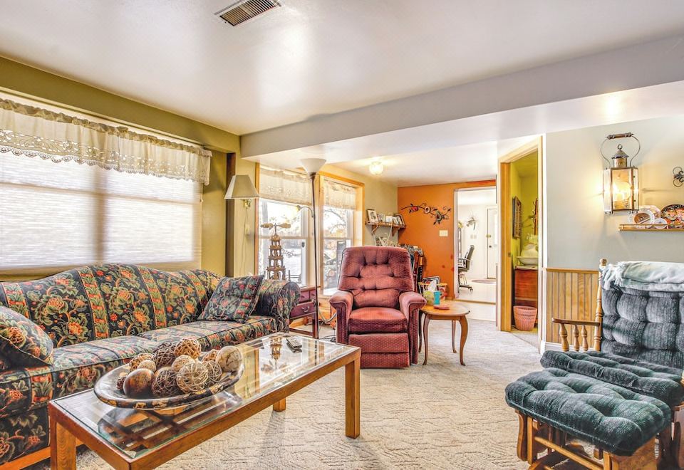 Keshena Lake House: Fire Pit, Deck,Legend Lake - Updated Prices & Hotel ...