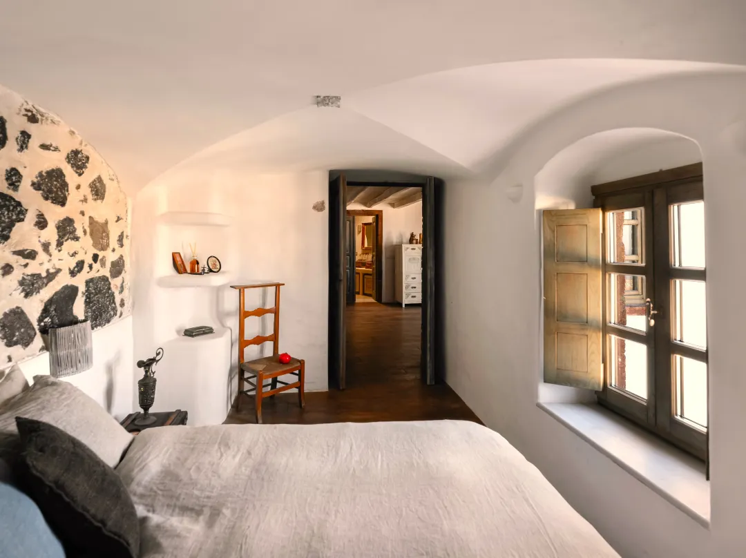 Santorini Vista Legacy Retreat - Live The History, Wake To The View! - Santorini