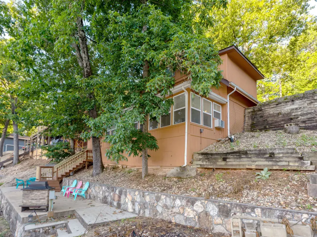 Tranquil Lakeside Retreat With Private Dock And Grill - Serene Oasis - Sunrise Beach