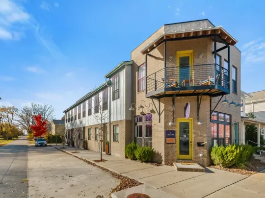 Downtown Home Near Restaurants With Full Kitchen, Washer/dryer, Partial Ac, Wifi - ベントンビル, AR