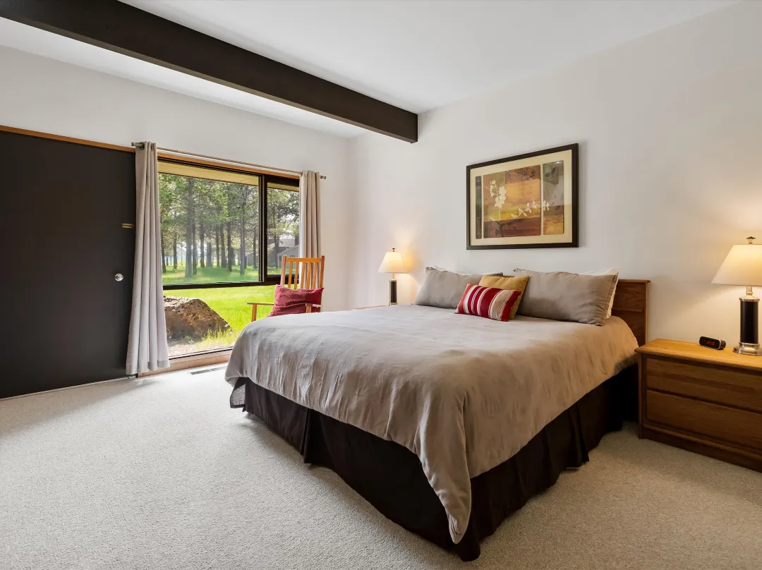 Charming Escape With Oversized Deck And Scenic Views - Cozy Sanctuary - Sunriver, OR