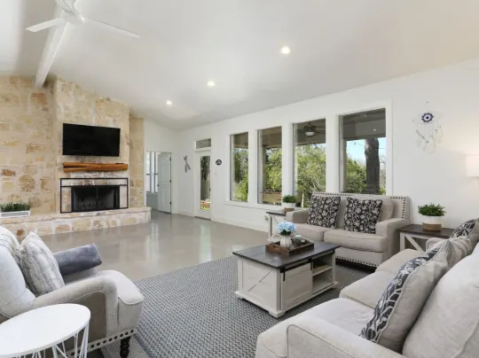 Luxury Comfort And Spacious Patio - Serene Country Retreat - Seguin, TX