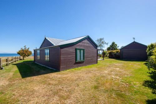 Lakeside Lodge - Tauranga Taupo Holiday Home, Tauranga Taupo - 2026 ...