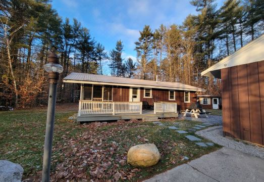 Location⭐️⭐️Lake Access, Sebago Cove, Screen Porch, Fire Pit, Downtown ...