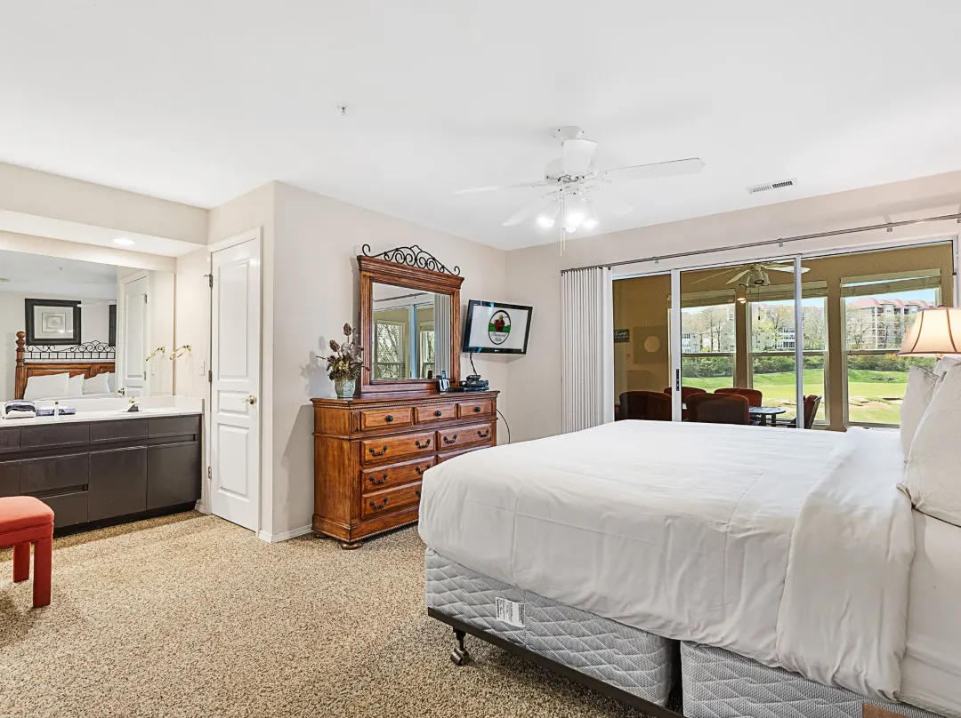 Whirlpool Tub And Sunroom With Course View - Stunning Retreat - Branson, MO