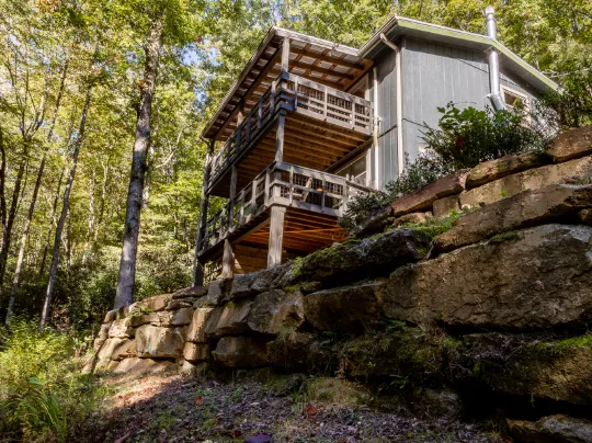 Tranquil Streamside Escape With Cozy Decks - Charming Mountain Haven - Sapphire, NC