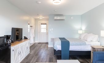 Quarterdeck Beachside Villas & Lofts, Region of Queens - Harga & Promo ...