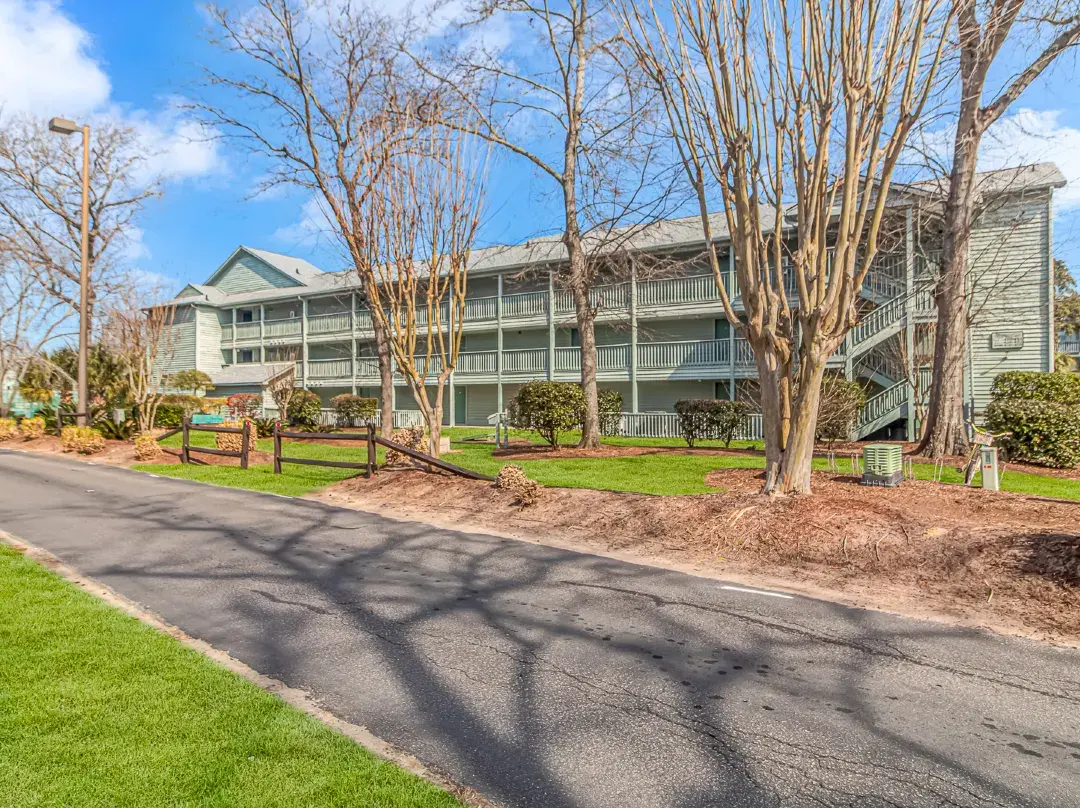Cozy Living Area And Private Balcony - Charming Coastal Oasis - Garden City, SC