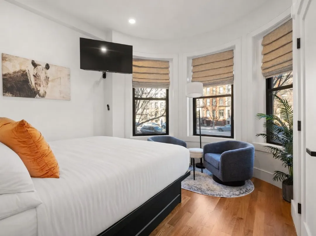 Trendy 2br Plus Family Getaway | Suite 4 - Boston