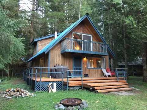 Snowline Cabin #48 - A Classic Family Cabin With An Outdoor Hot Tub! - Glacier, WA