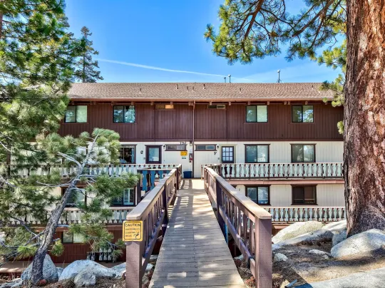 Lakeview And Ski-in/ski-out Access - Luxurious Mountain Retreat - Lake Tahoe