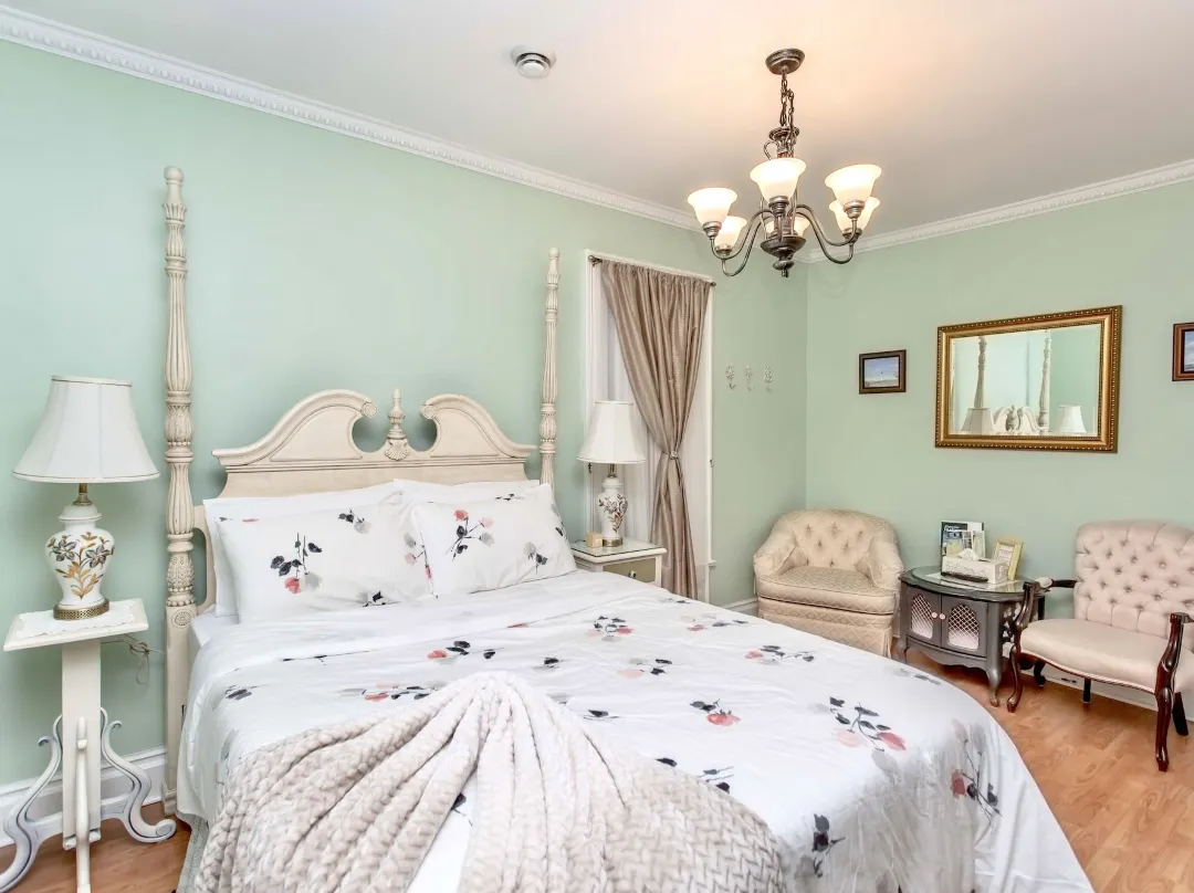 Redwood Bed And Breakfast - Ontario