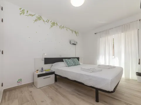 M 01 - Bedroom 1 At Martin & Tomas Guesthouse - Lagos