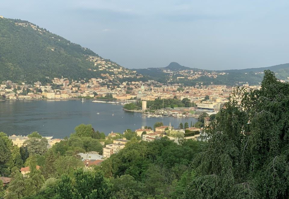 The window on Lake Como, Como, 2025 Updated Prices and Discounts | Trip.com