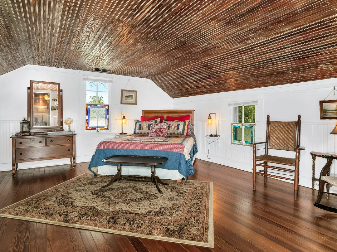 Stained Glass Welcomes You With Hot Tub And Wifi - Charming Historic Retreat - Fredericksburg, TX