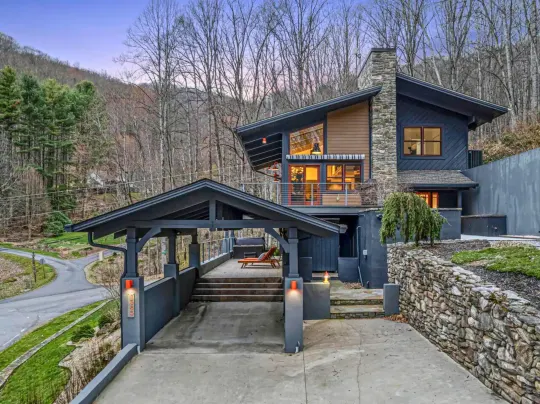 Hot Tub, Panoramic Decks, And Nintendo Switch - Stunning Mountain Retreat - Maggie Valley, NC