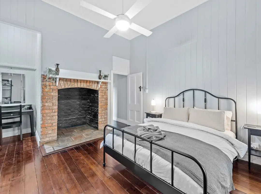 The Fireplace! 1 Bed/1 Bath/1 Car ~ New Farm - Brisbane