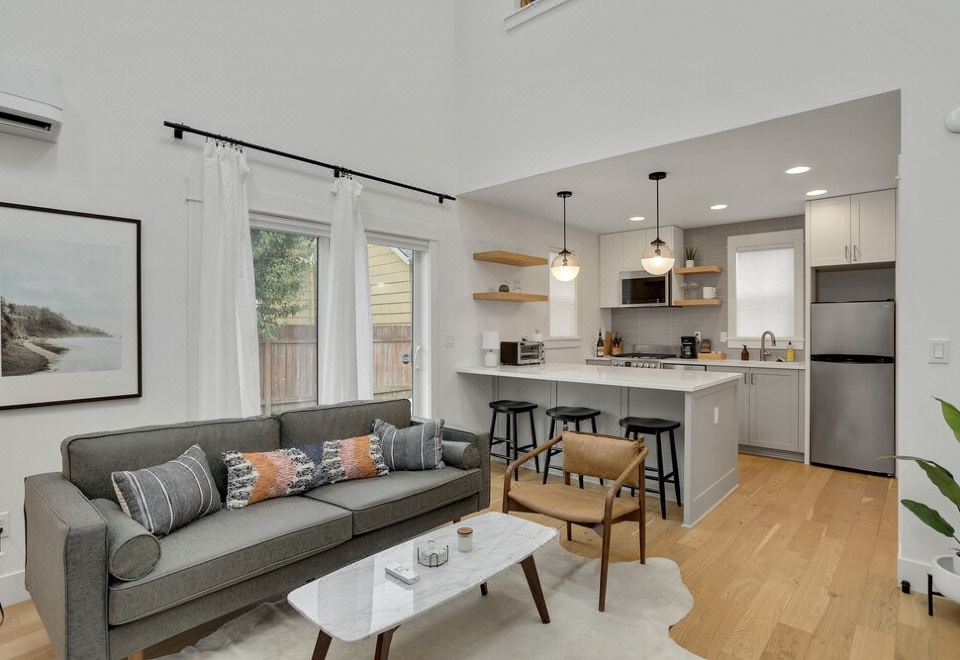 Blue Door Loft at the Heart of Mississippi Ave, Portland - 2026 Prices ...