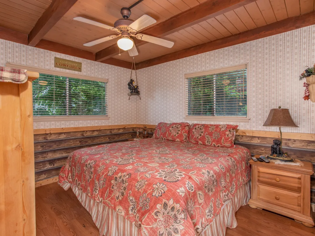 Luxurious Hot Tub And Game Room - Charming Mountain Retreat - 加特林堡