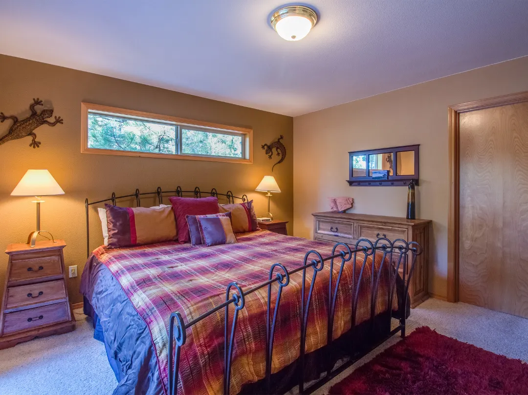 Private Hot Tub And Scenic Wrap-around Deck - Charming Oasis - Sunriver, OR