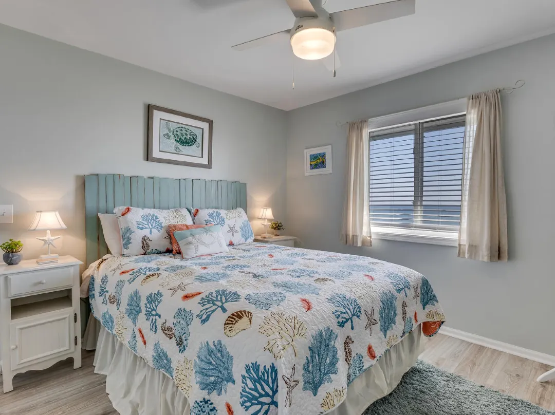 Oceanfront Views And Spacious Balcony - Charming Coastal Retreat - Carolina Beach, NC