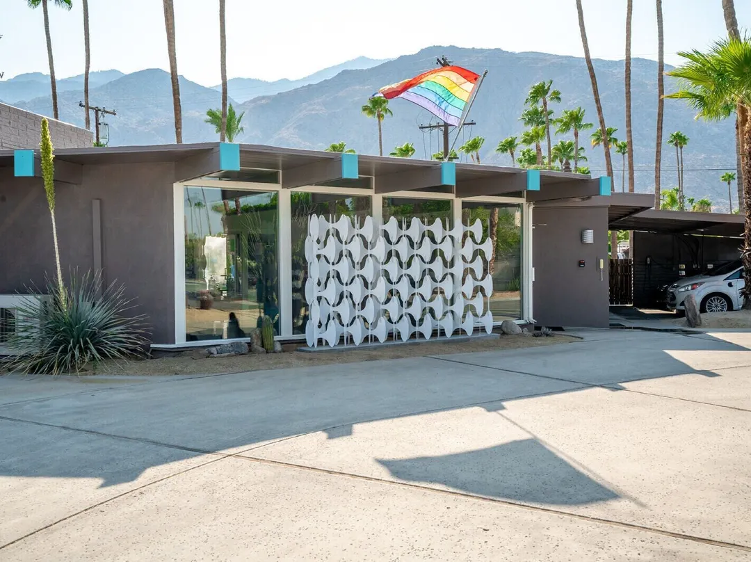 Inndulge -- A Modern Gay Men's Resort - Cathedral City, CA